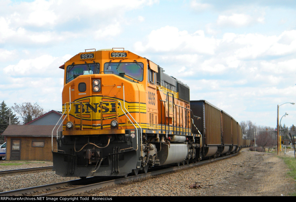 BNSF 9935